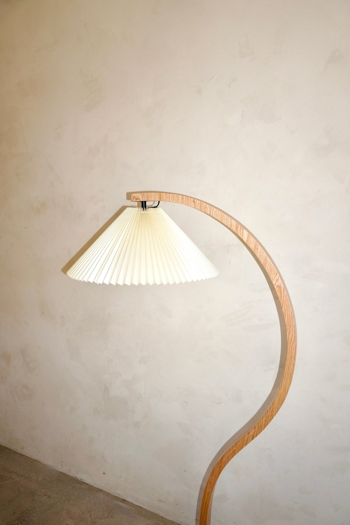 Tove Floor Lamp - Origami Curve Floor Lamp